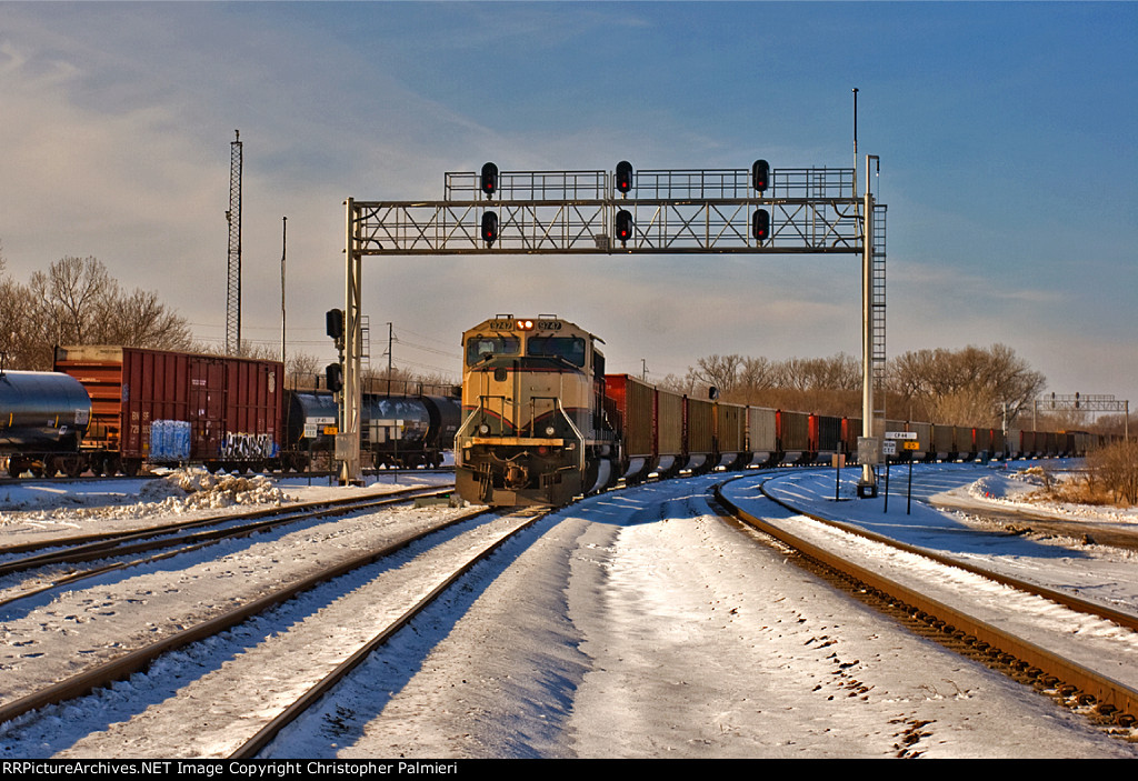 BNSF 9747 - Rear DPU on E-SAIBAM1-32